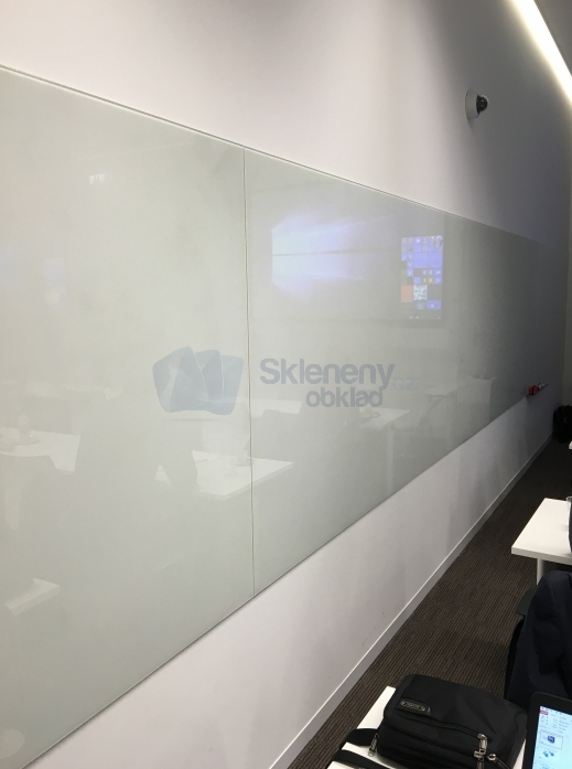 Skleněná magnetická tabule – Skleněné obklady
